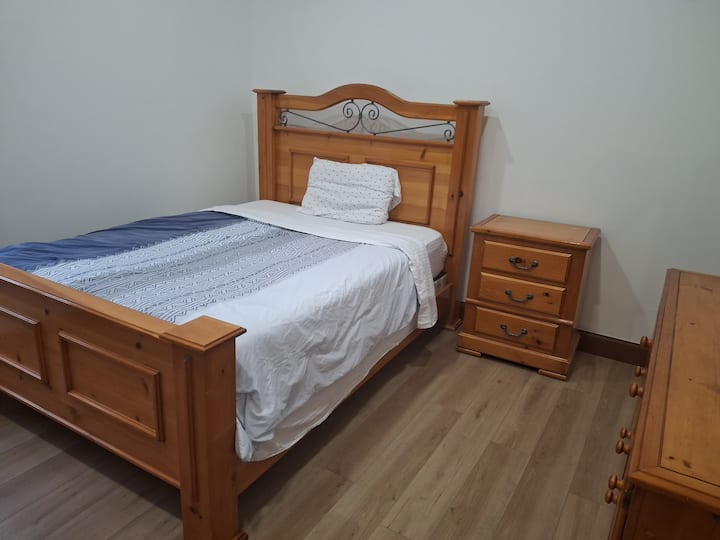 Downtown Residence Called Home Room 1 - Guelph