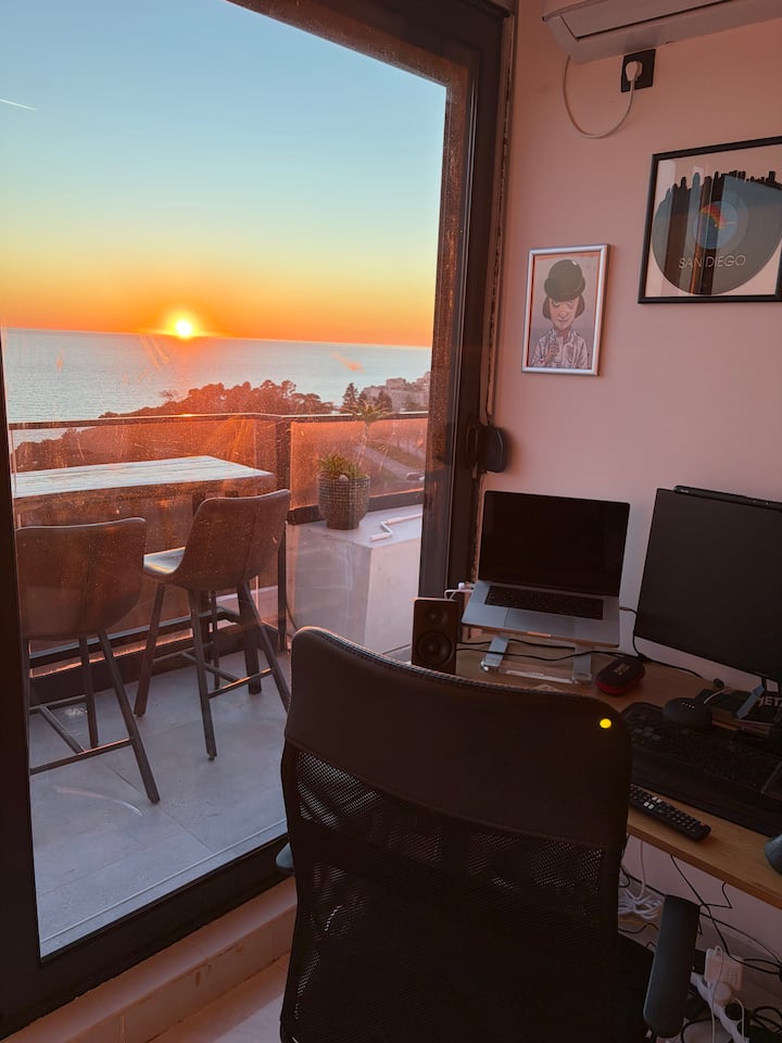 Seaside Retreat With Workspace & Stunning Views - Montenegro