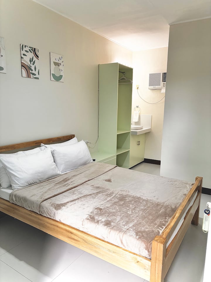 Cozy Room For 2 W/ Private Bath (Tati's Place) - Dumaguete