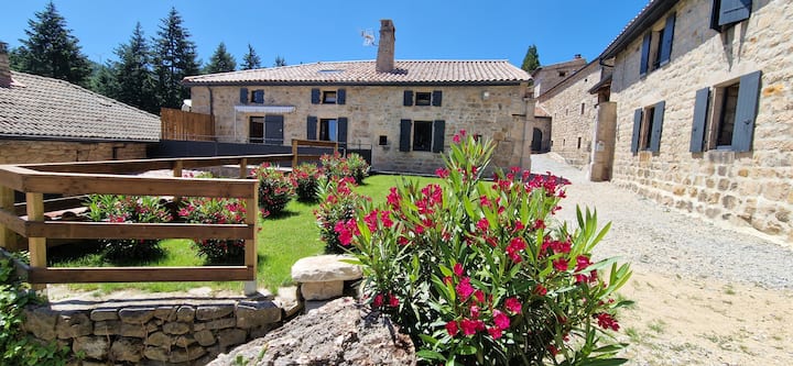 Gîte Le Cèpe  
15 Personnes -Les Gîtes Dbm - Annonay