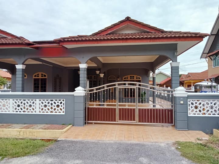 Mawar@camelia Homestay 5 Bedroom Full Aircond - Kuala Terengganu