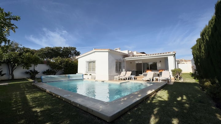 Villa Con Piscina Pie De Playa - Marbella