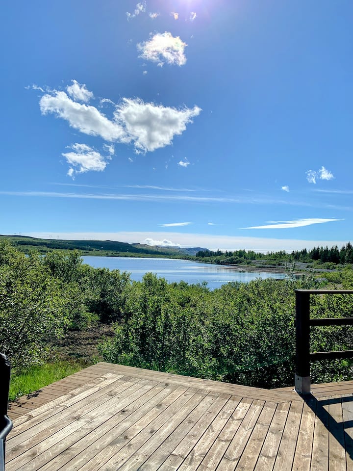 Peaceful Lakefront Cabin Near Reykjavík - Iceland