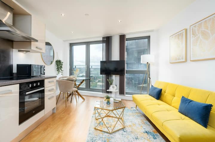 Exclusive Leeds Apartment |Free Parking| Balcony - Leeds
