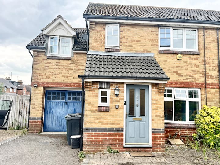Ashford 3br House | Sleeps 8 | Free Parking - Kent