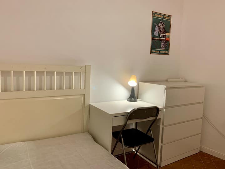Single And Quiet Room - Badalona