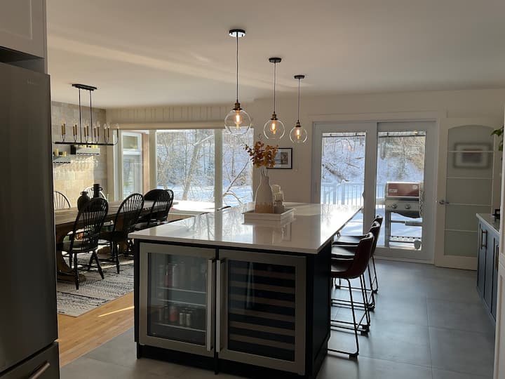 Lakefront Chalet / Family Home - Rawdon