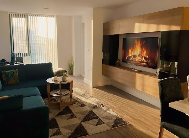 Modern 1br Apt | Sleeps 4 | Parking + River View - Chatham