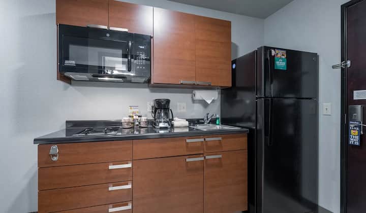 Relaxing Stay! Free Parking, Pets Allowed! - Eden Prairie, MN