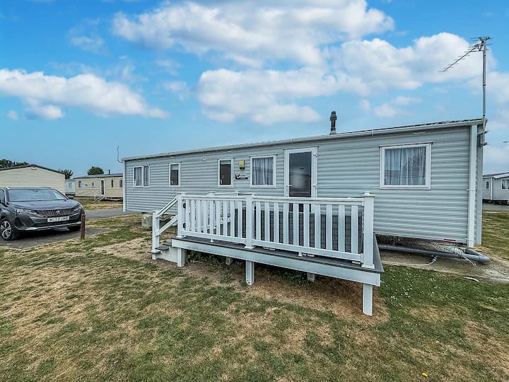 Caravan With Decking At Seawick Park Ref 27918sw - Mersea Island