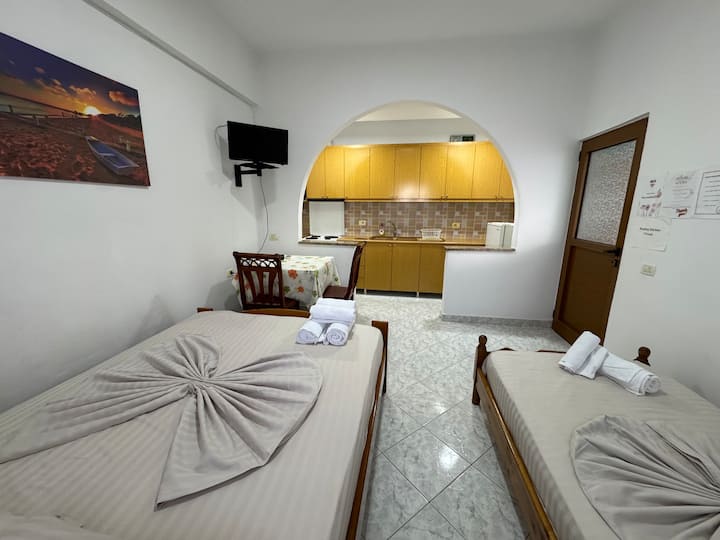 Holiday House Near The Beach - Ksamil