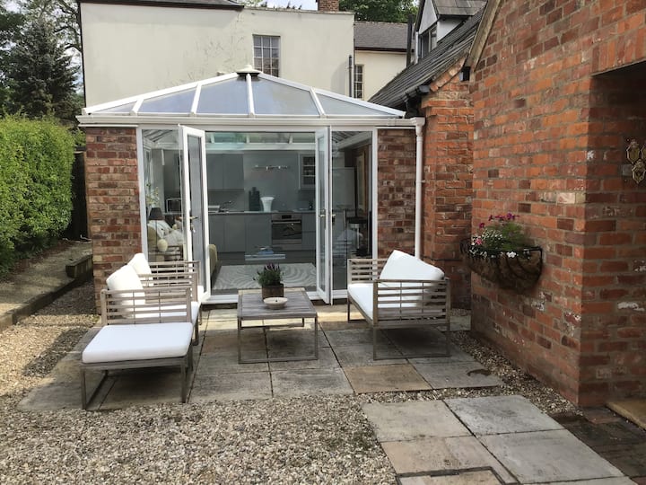 Coach House, Great Witcombe
Cheltenham - Cheltenham