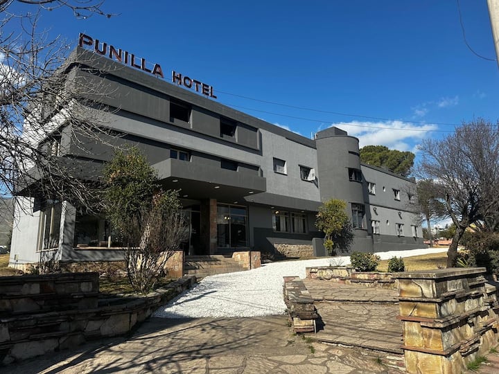 Hotel En El Corazón De Las Sierras Cordobesas - La Falda