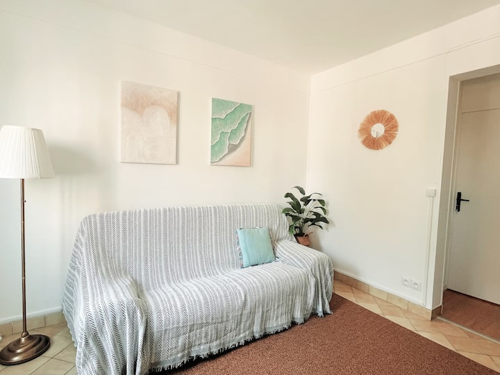 Stylish 2br Near Metro 1: King Bed & Quiet Retreat - Vincennes