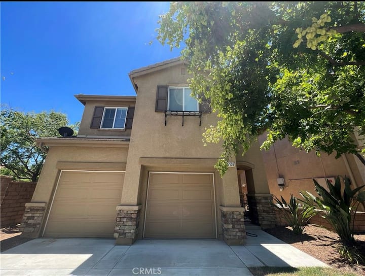 Modern, Comfy 4 Bedroom Home - Moreno Valley, CA