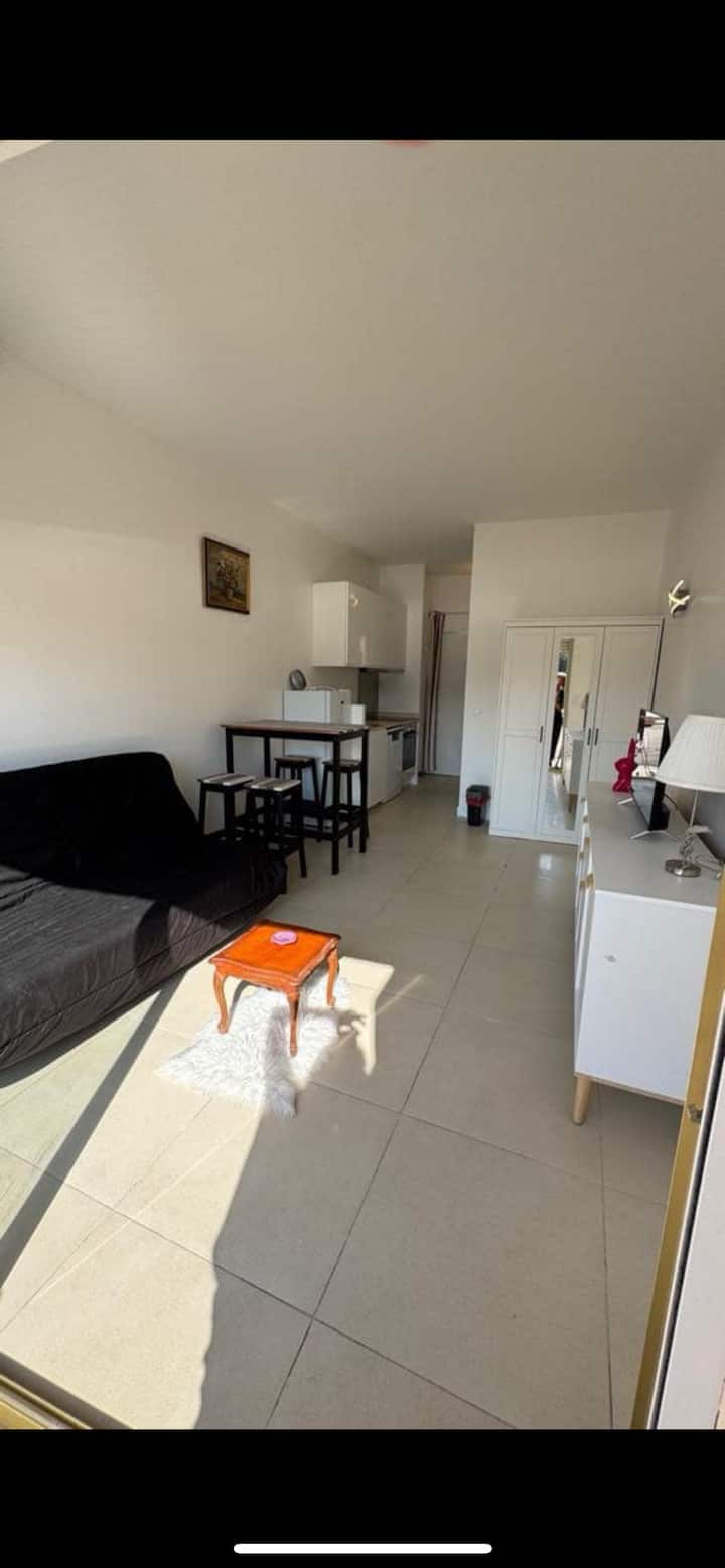Уютная студия с балконом - Cagnes-sur-Mer