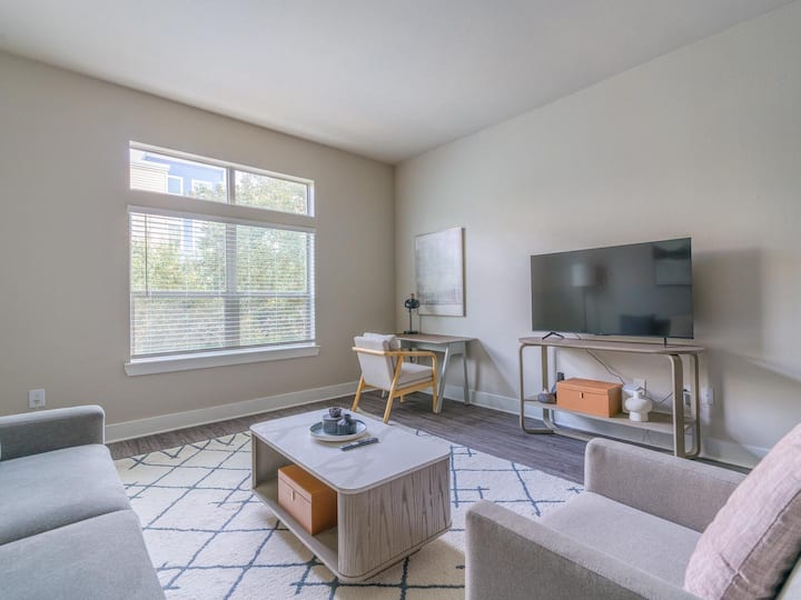 Landing | Chic 2bd, Pool, Yoga Studio - League City, TX