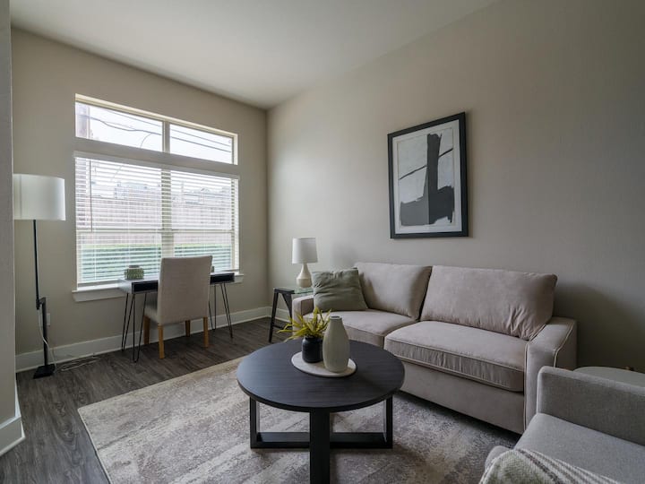 Landing | Spectacular 1bd, Gym, Pool - League City, TX