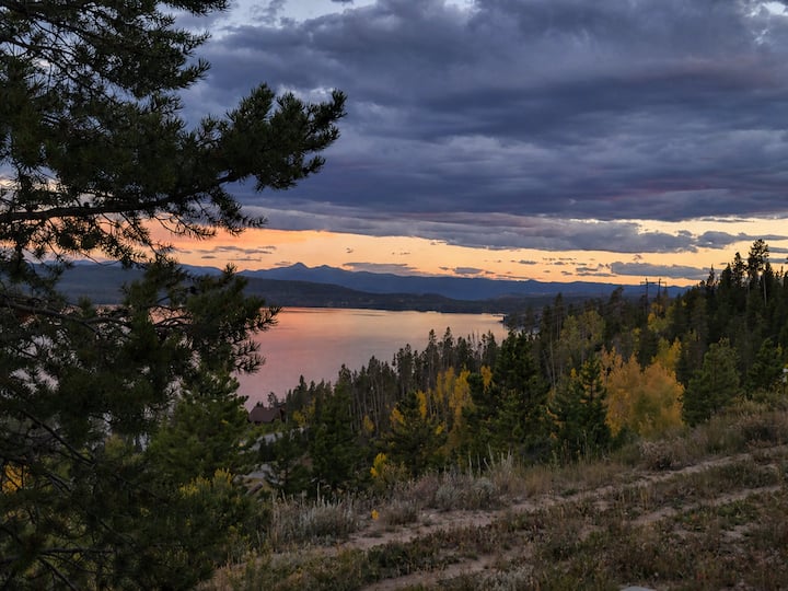Scenic Lake & Mountain Views - Grand Lake, CO