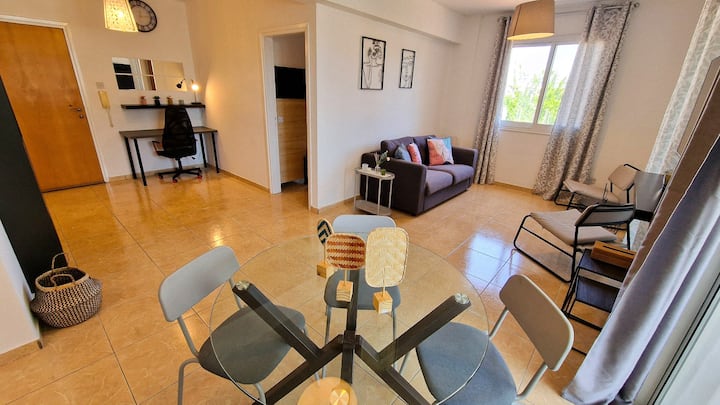 Sunny 2br Apt/ Heart Of Larnaca - Larnaca