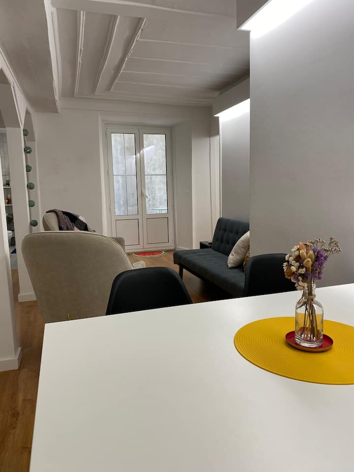 Cozy Flat  W/ Patio Near Pink Street - Lisboa