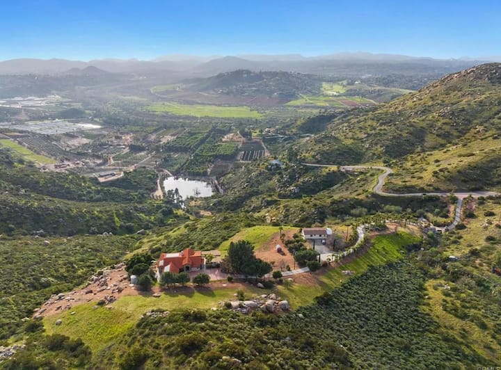 Retreat With Stunning Views - Poway, CA