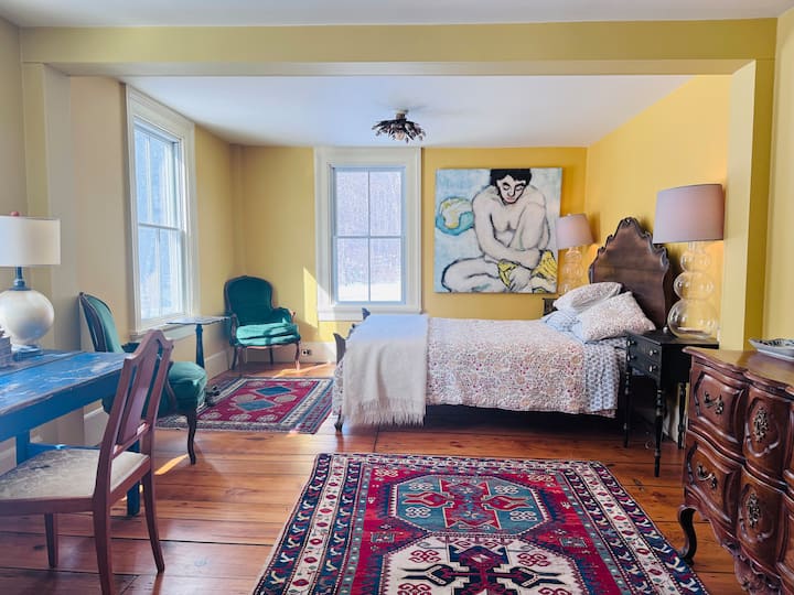 Very Unique & Gorgeous Farmhouse By Stream - Roxbury, NY