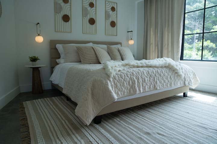 Modern Stay Near Benz Stadium + Free Ev Parking - Atlanta, GA