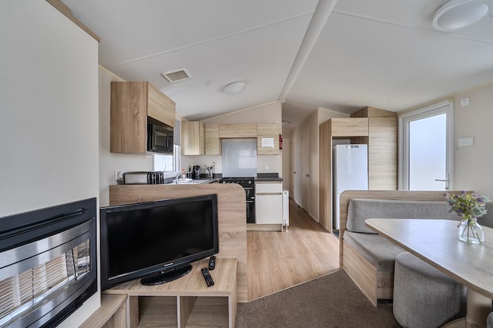 Caravan 163 Sleeps Up To 8 Guests - Newquay