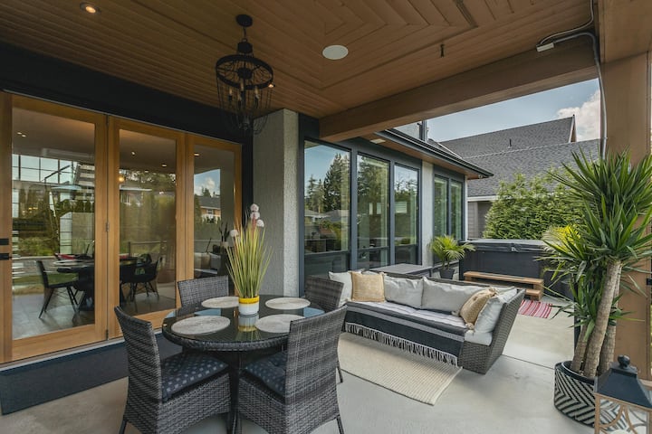 Luxurious Lake Mansion - Coquitlam