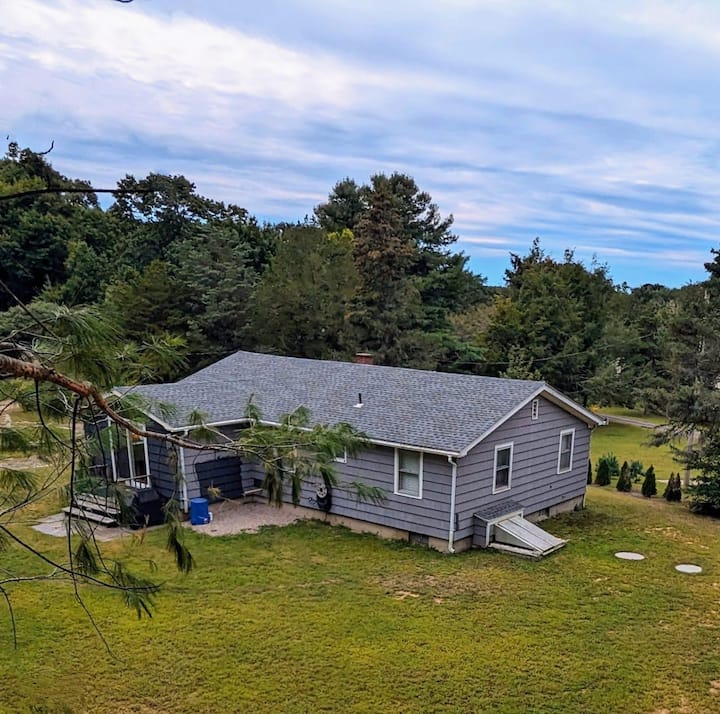 Charming Beach Cottage - Westerly, RI