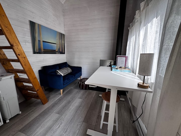 Tiny Home Glamping W/ Fireplace And Sauna Access - Sechelt