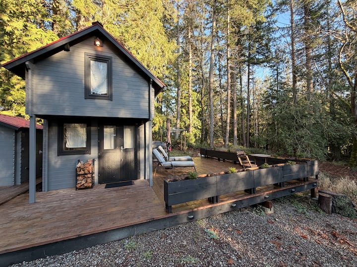 Tiny Home Glamping W/ Fireplace And Sauna Access - Sunshine Coast