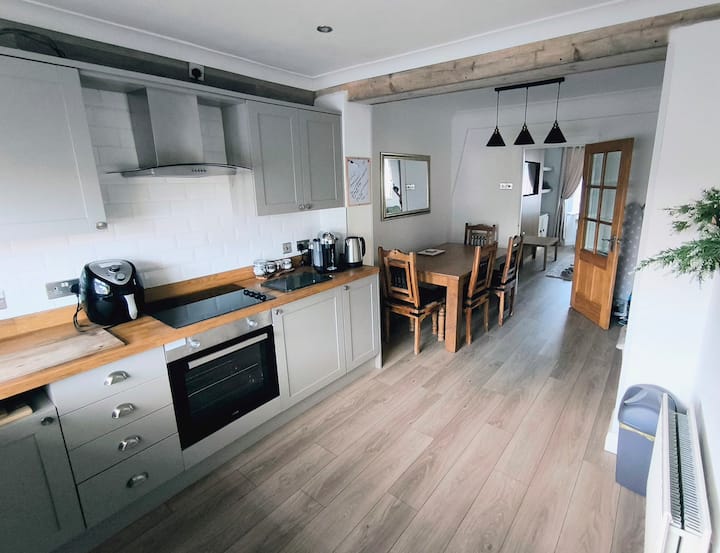 Local, Sunny, V.clean, Fully Equipped, Wifi, 3 Bed - Carrickfergus