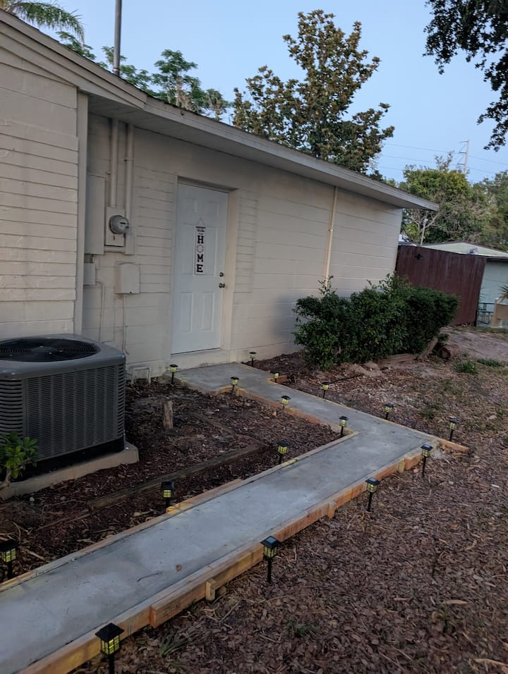 Guesthouse By The Beach - Dunedin, FL