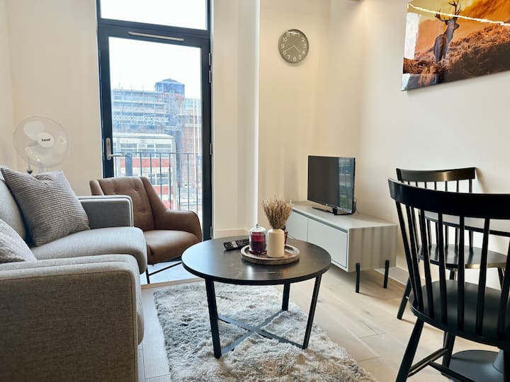 Cute 1 Bed Duplex Apartment With Balcony - Mánchester