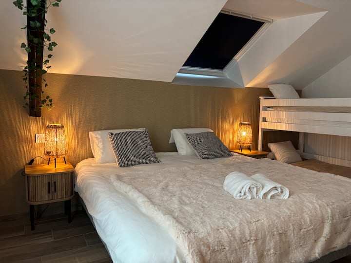 Chambre 4 Lits Dans Gîte-spa Partagé à Landéan - Fougères