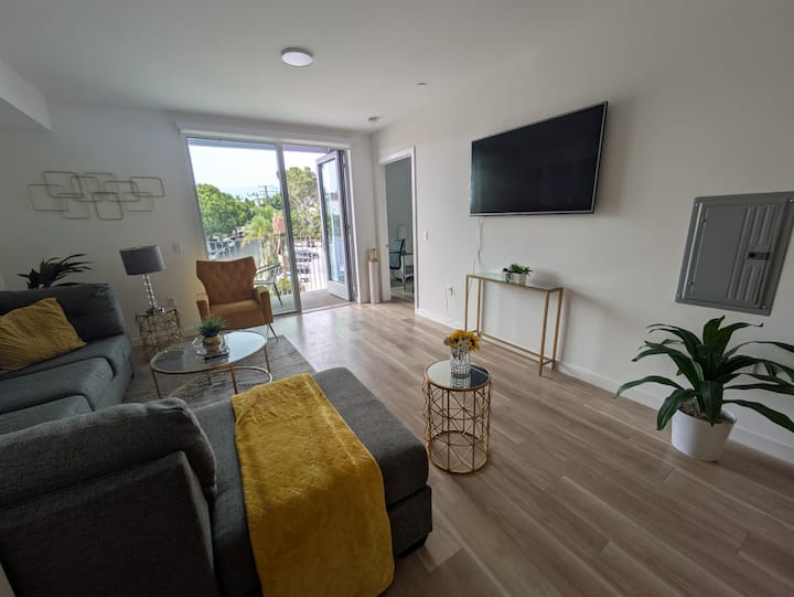 2 Bedroom Apartment Santa Monica! - Santa Monica, CA