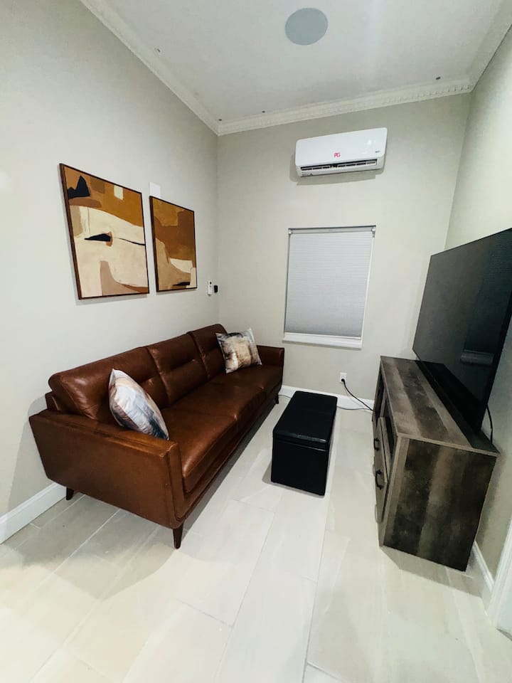 New, Cozy Two Bedroom Home. - Riverview, FL