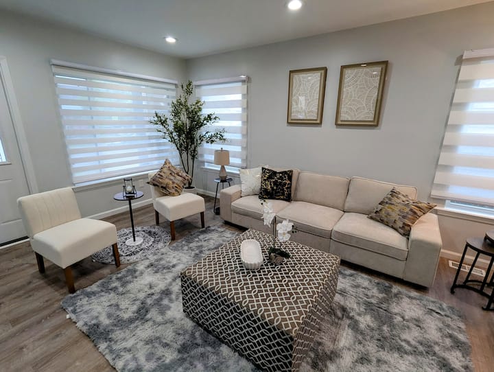 Spacious Modern Home In The Heart Of Dearborn - Dearborn, MI