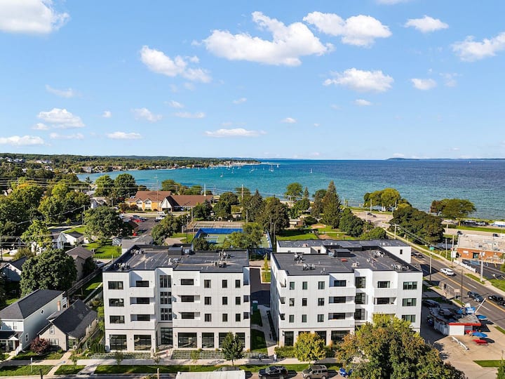 Slabtown Retreat | Walk To West Bay & Downtown - Traverse City, MI