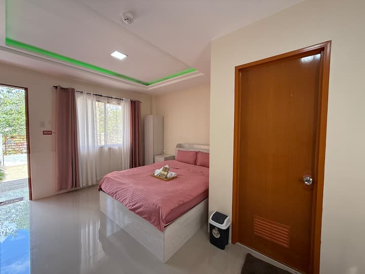 Superior Room, Queen Size Bed - Tuburan