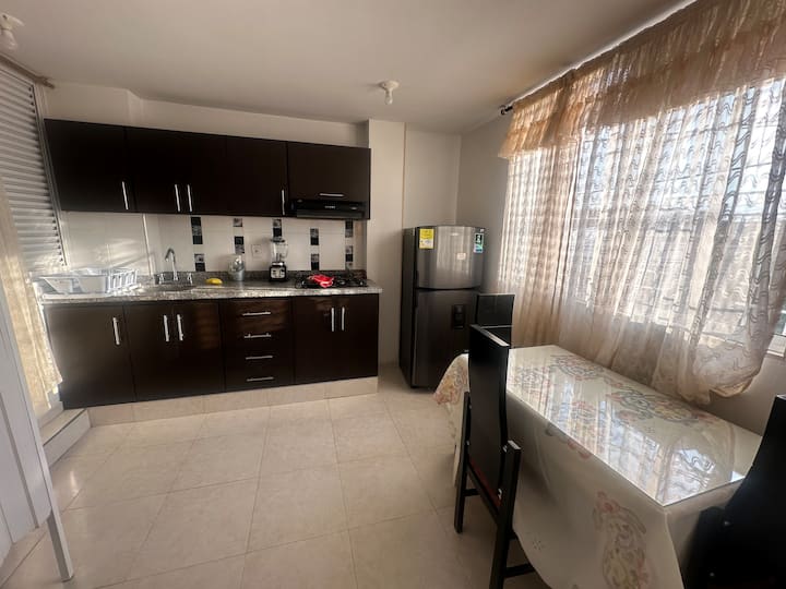 Apartamento Bueno Bonito, Barato - Girón