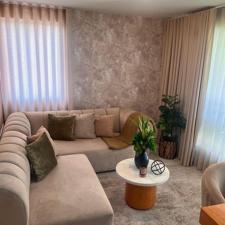 Apartamento Cómodo Y Elegante - 