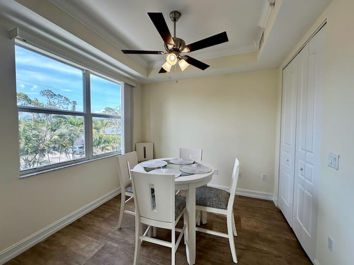 Airy & Bright Condo By Beach With Fast Wifi  |D202 - Bonita Springs