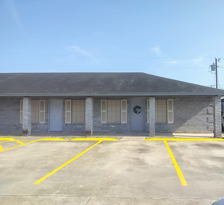 Entire 2 Br Spacious Apartment - Brownsville, TX