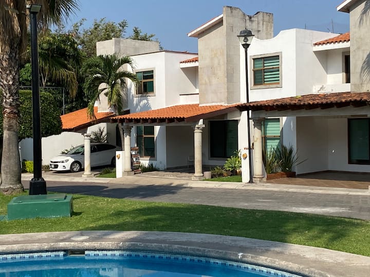 Family House For Great Fun, Pools And Tennis Court - Jiutepec
