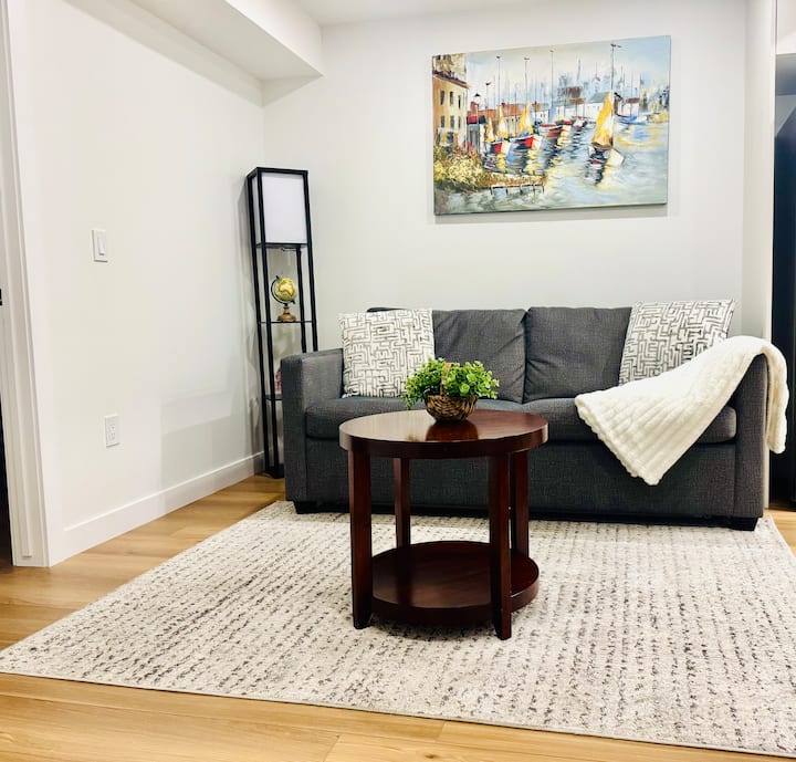 Stylish Suite|private Entry| 2 Beds| Park Pad - Cochrane
