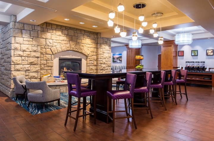 Stylish 3 Units W/ Parking & Breakfast - Boise, ID