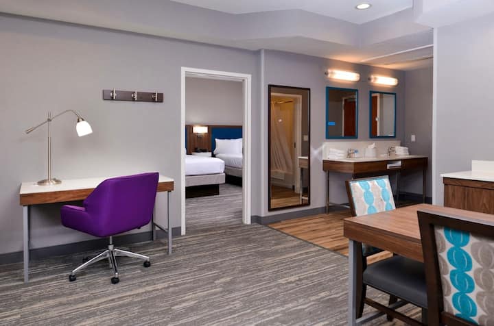 Stylish 2 Bedroom Suite W/ Parking & Breakfast - Boise, ID